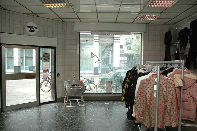 COMME DES GARCONS GUERRILLA STORE + 49 221